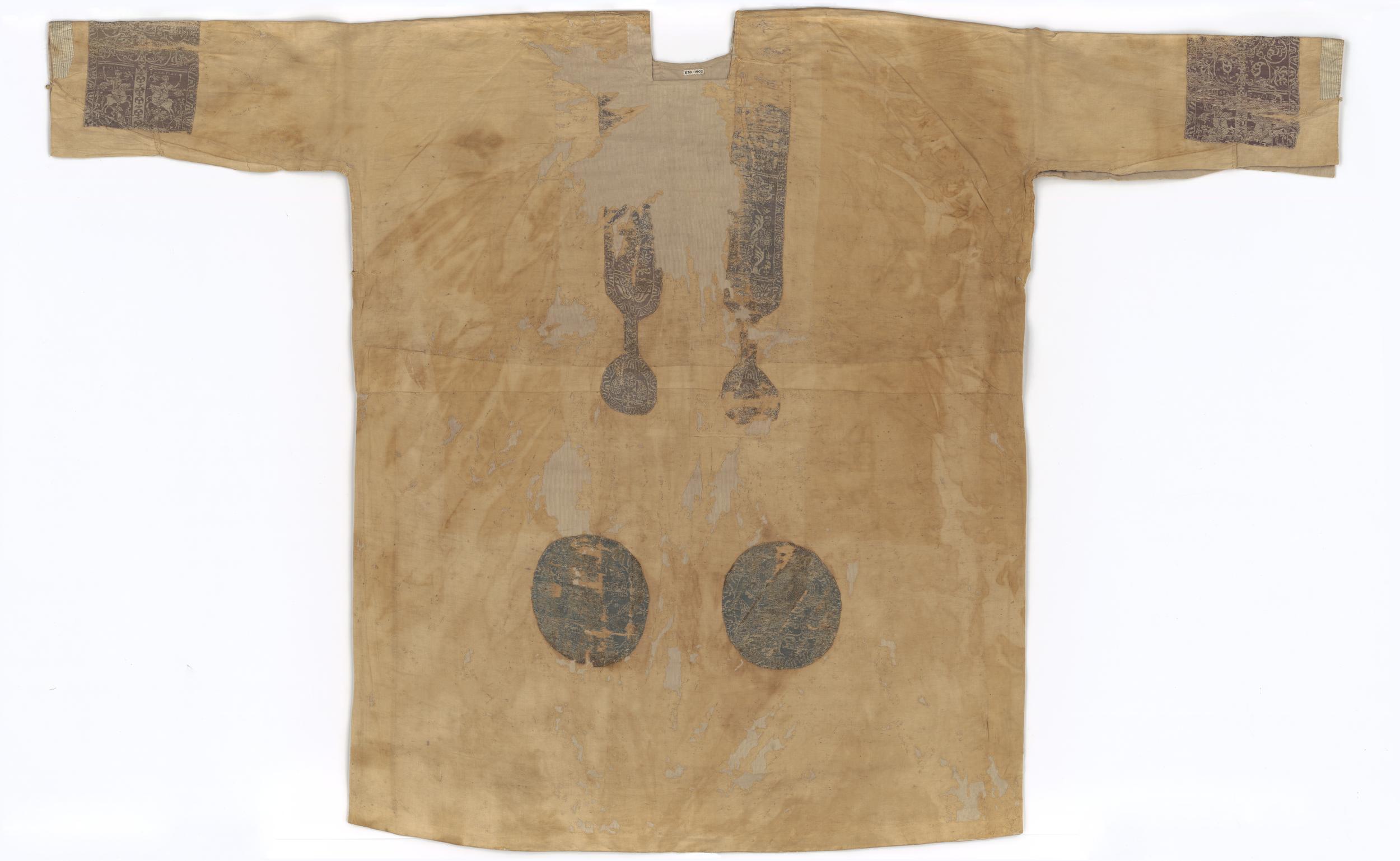 Linen tunic with silk ornaments (Egypt c. 600-900 CE)